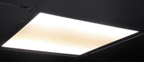 Varför blir vita LED-panellampor gula? - OLAMLED